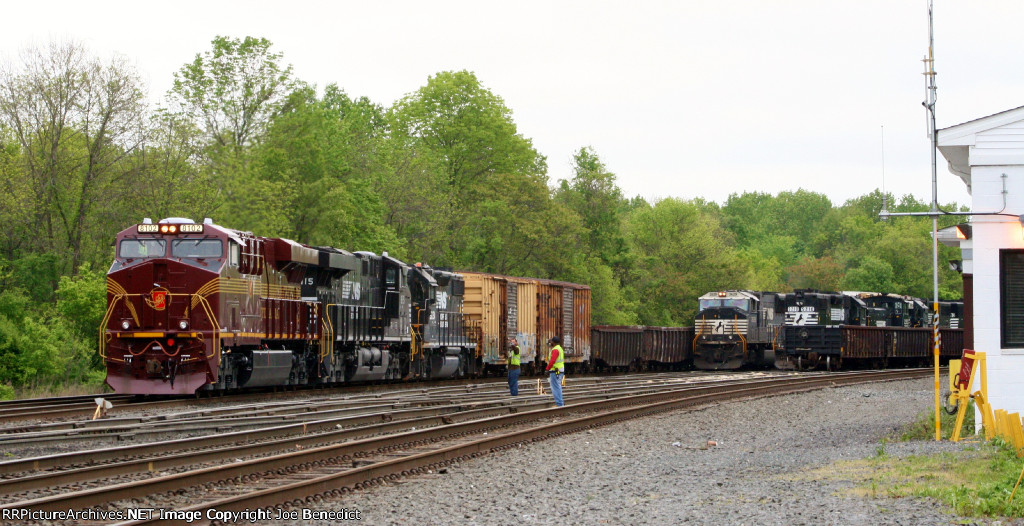 PRR heritage 8102 on 39G